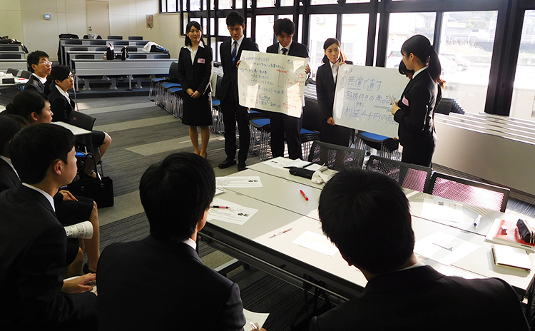 Kanazawa Seiryo University Supports Job Hunting Students in Group ...